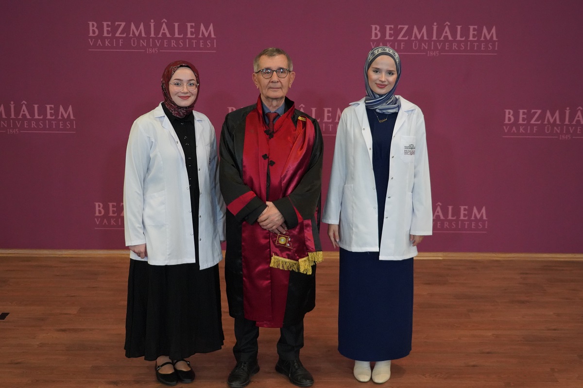 White Coat and White Collar Ceremony Held at the Faculty of Health Sciences